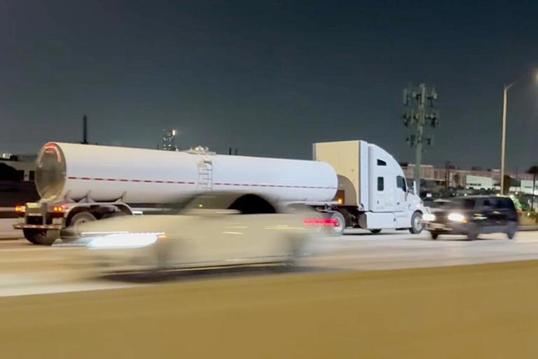 Wild L.A. pursuit: Carjackers steal 3 cars, drive big-rig wrong way on ...