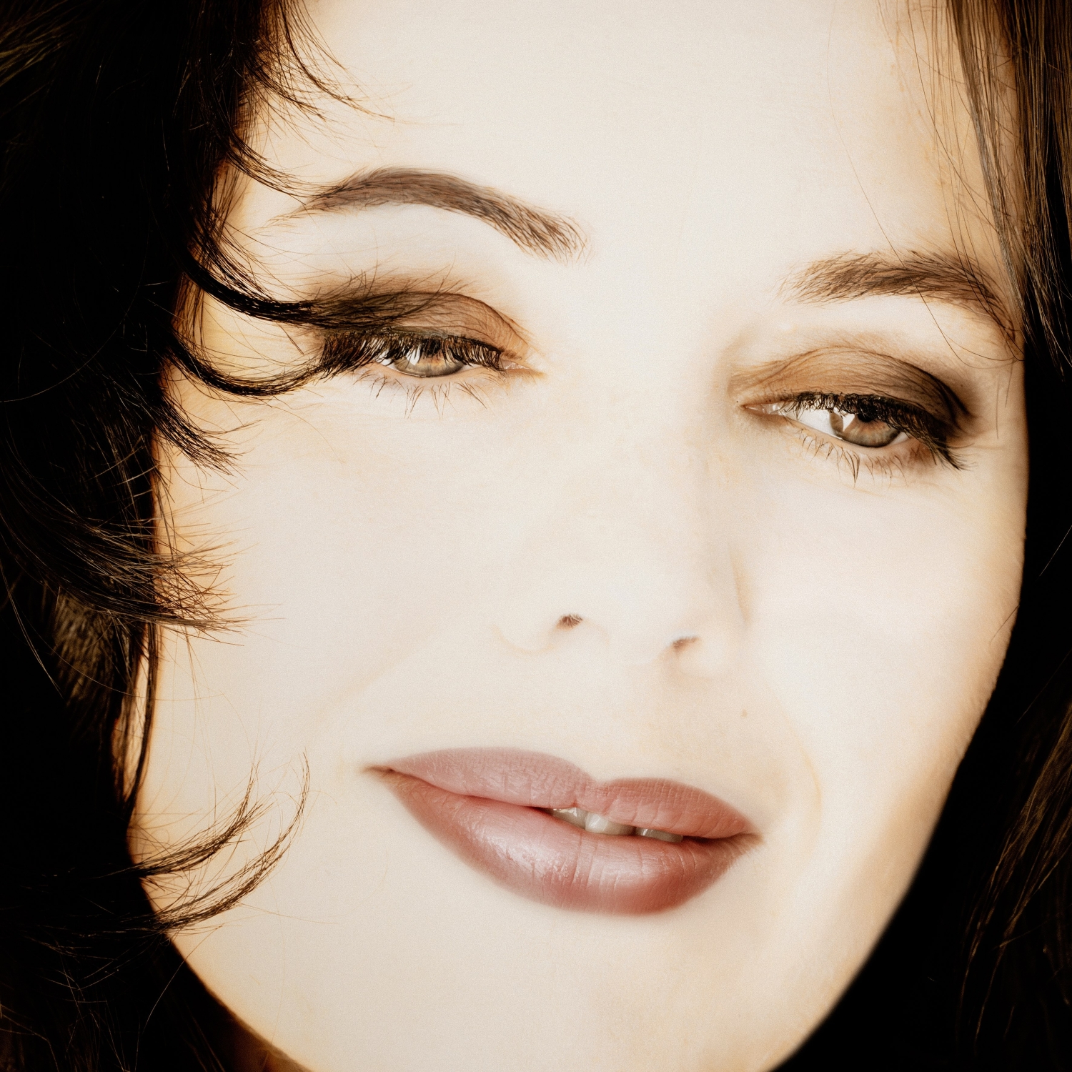 Tältä näyttää Oona Airola Kaija Koon roolissa - katso myös elokuvan muut näyttelijävalinnat