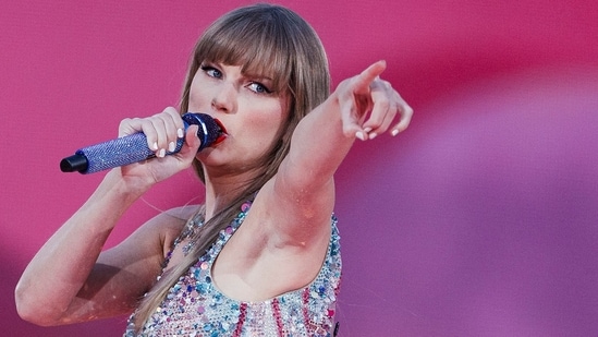 Taylor Swift announces The Life of a Showgirl album, changes social ...