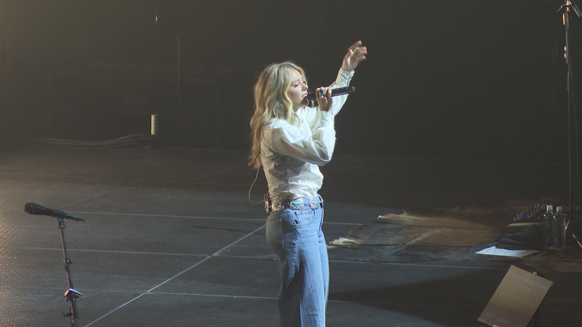 Kentucky music artist gives back to tornado victims