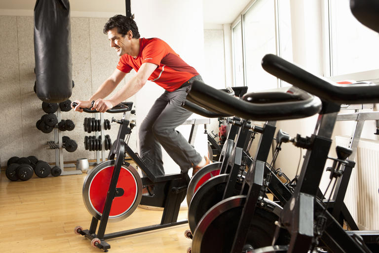 3 beginner stationary bike workout routines to build endurance and burn ...