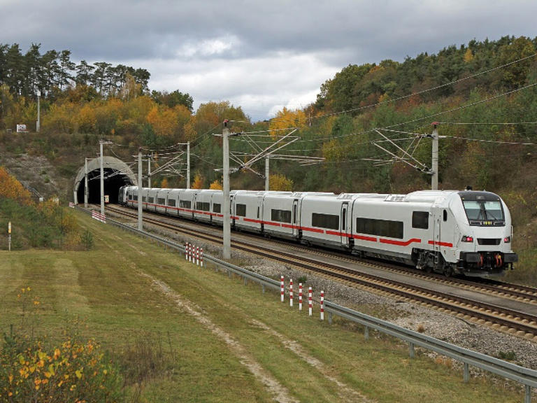 Deutsche Bahn: Erster stufenloser ICE startet im Dezember 2025 ...
