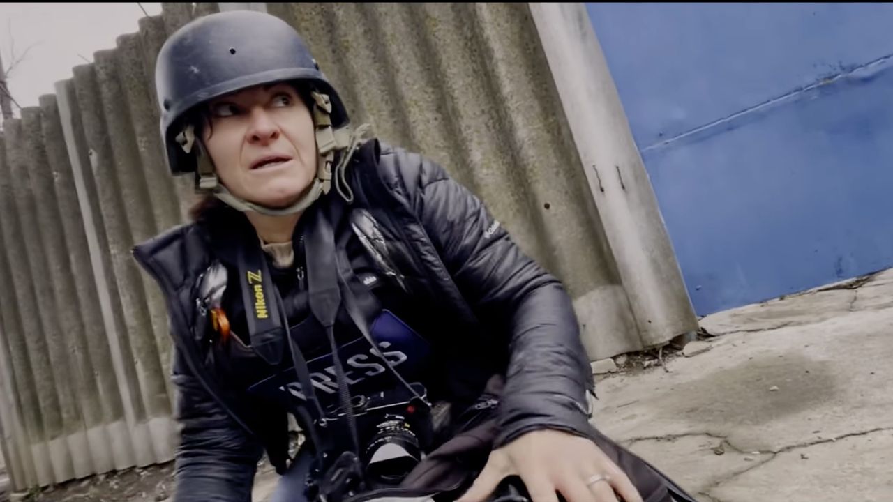 New National Geographic documentary explores war photographer Lynsey ...