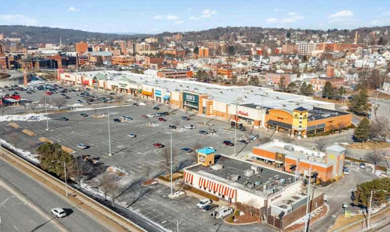 Waterbury's Brass Mills Commons shifts management as city officials ...