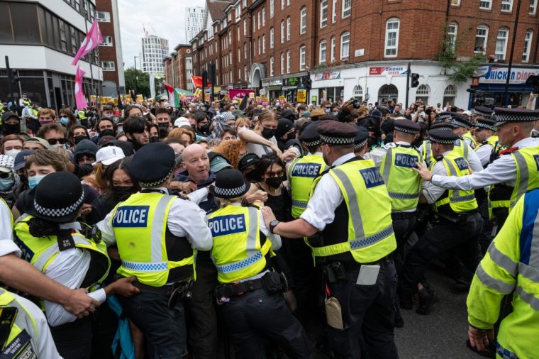 9 Common Practices That May Leave Your Home Feeling Uninviting