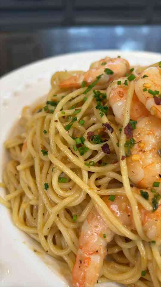 Bay Area Style Garlic Noodles (with SHRIMP!)