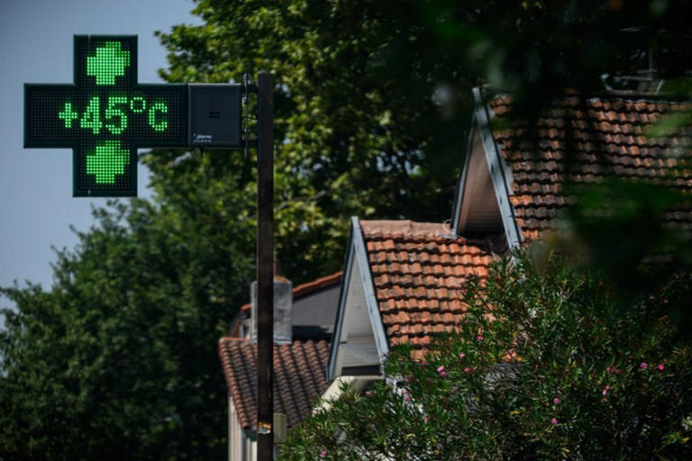 Hitte - Frankrijk kreunt onder hitte: 14 departementen op code rood