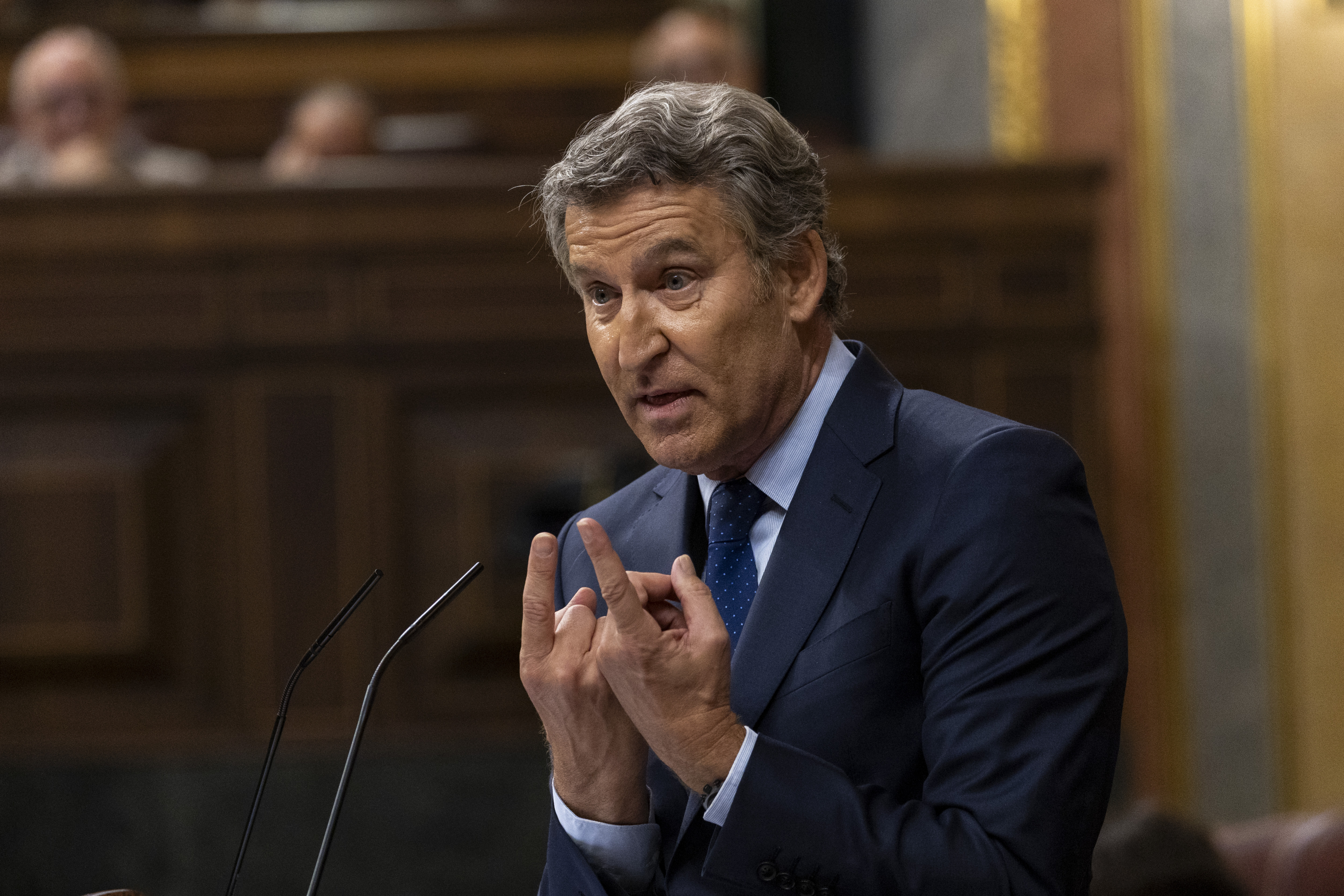 Feijóo habla de los incendios y recuperan de forma masiva una foto suya ...