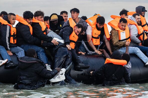 WATCH: Migrant dinghy crosses the Channel as arrivals under Labour ...