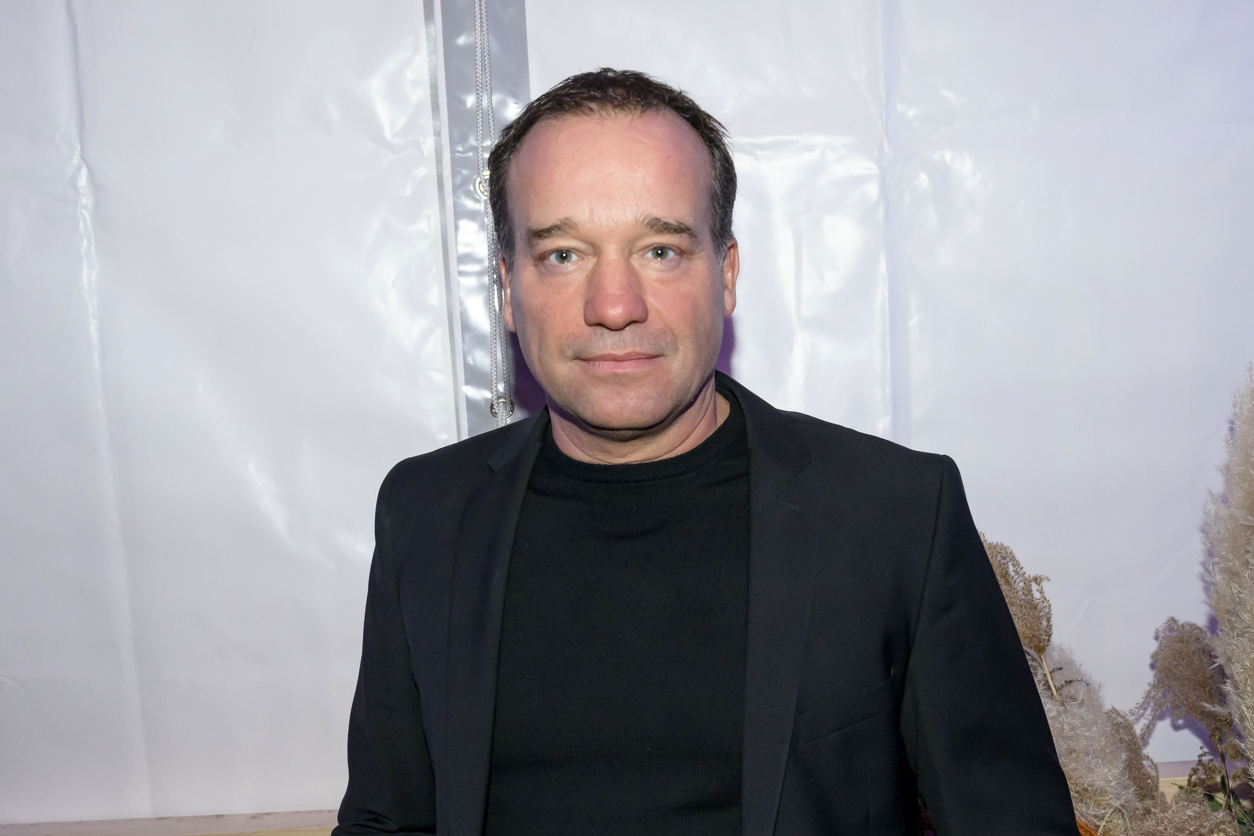 Mick van Wely had van vrouw waarmee hij appte niet ontslagen hoeven ...