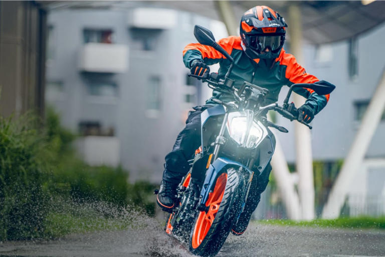 KTM 160 Duke Vs Yamaha MT-15 Vs TVS Apache RTR 160 4V Comparison: Specs ...