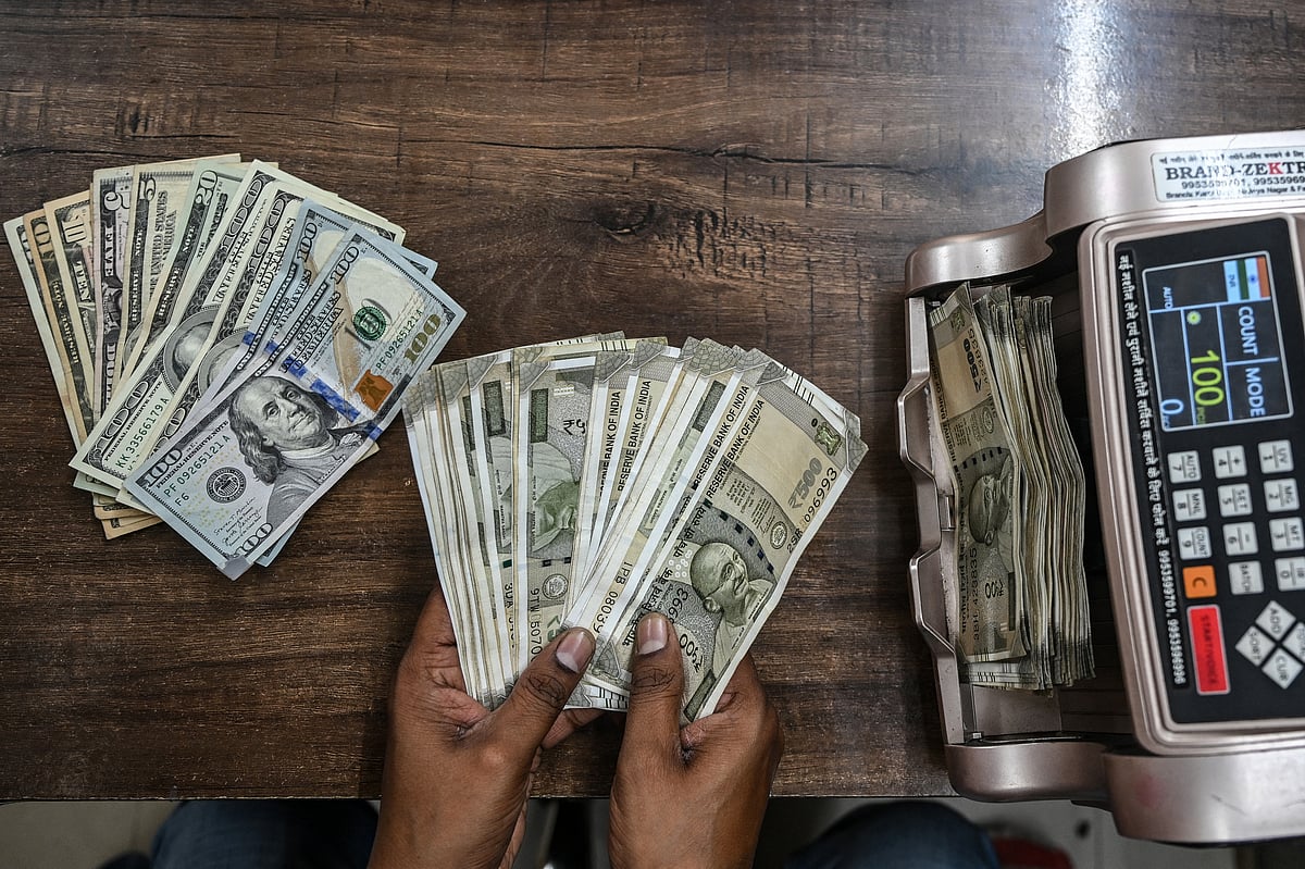 Indian rupee shows modest recovery; should expats remit now?