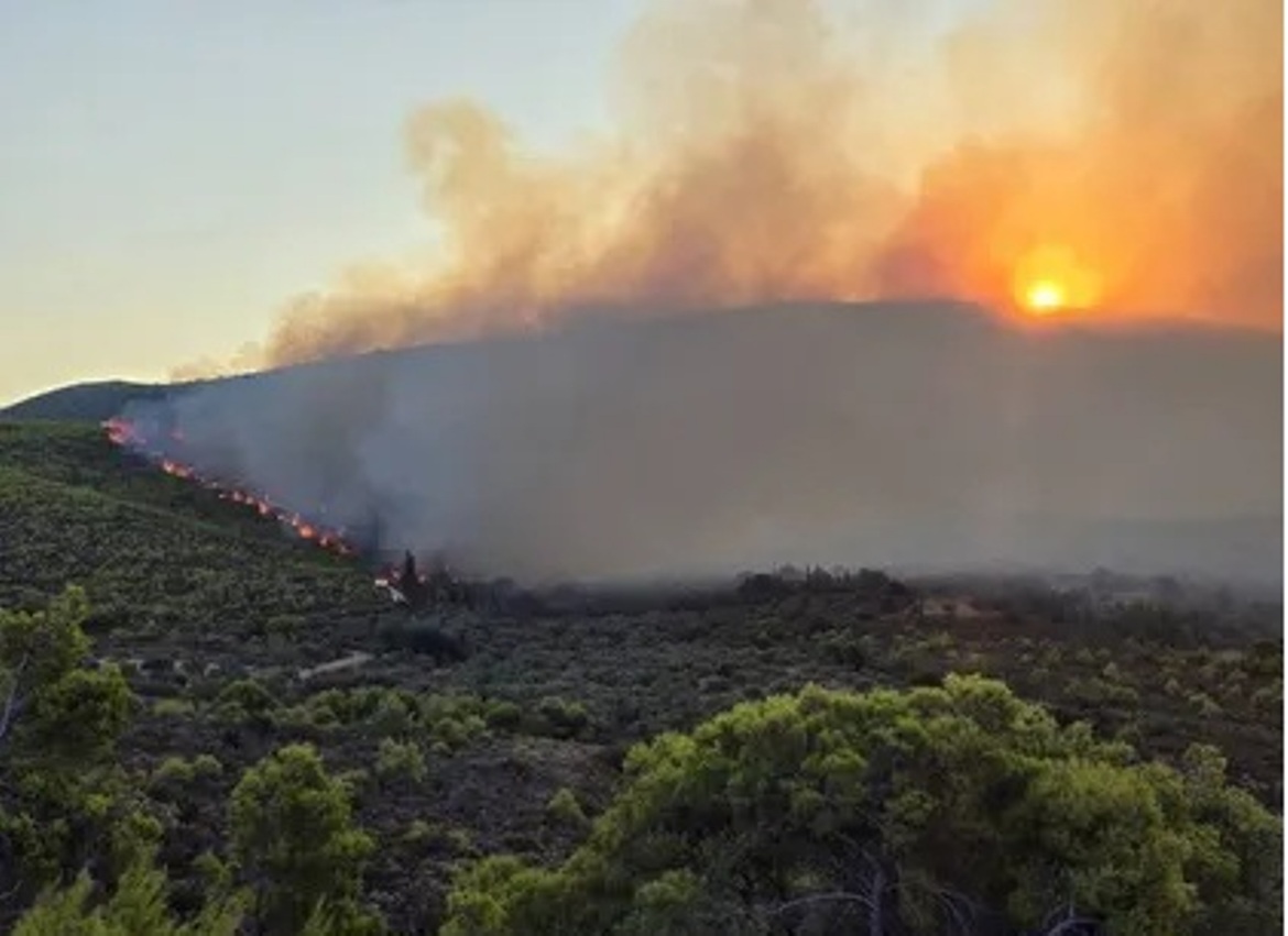 Ζάκυνθος: Ανεξέλεγκτη η φωτιά, «μάχη» σε Κεφαλονιά, Βόνιτσα, Φωκίδα και ...