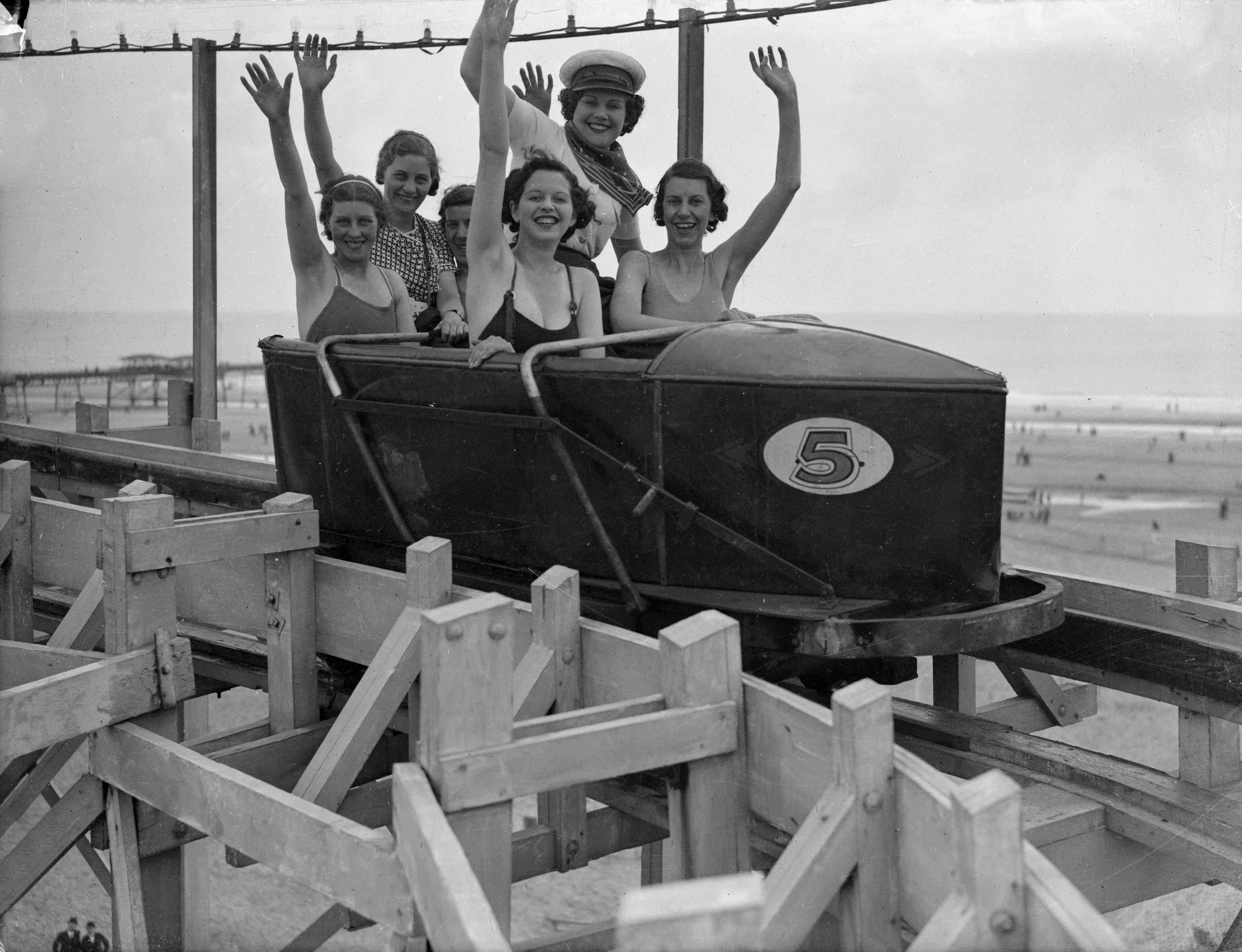 39 nostalgic photos capture golden age of Butlin's holiday camps, from ...
