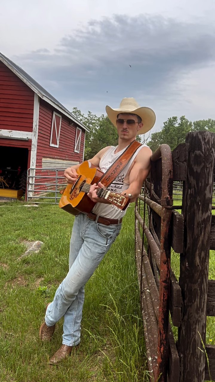 Country music star's mother stabbed to death