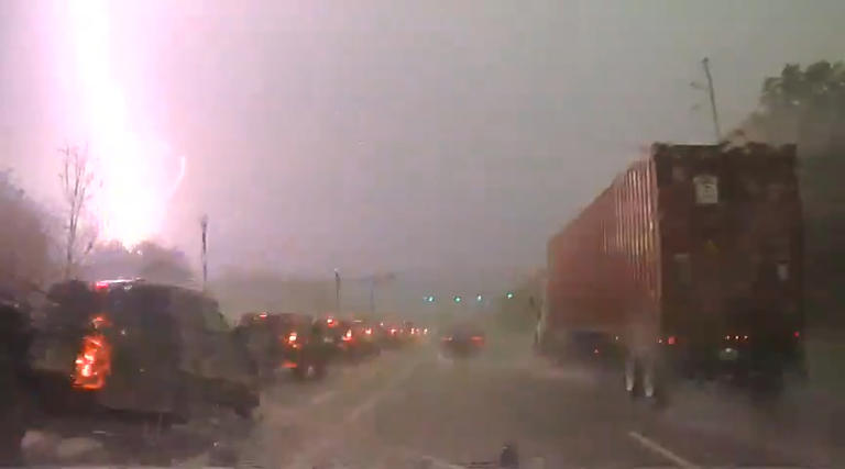 Dramatic footage captures wild moment lightning strikes electric pole ...