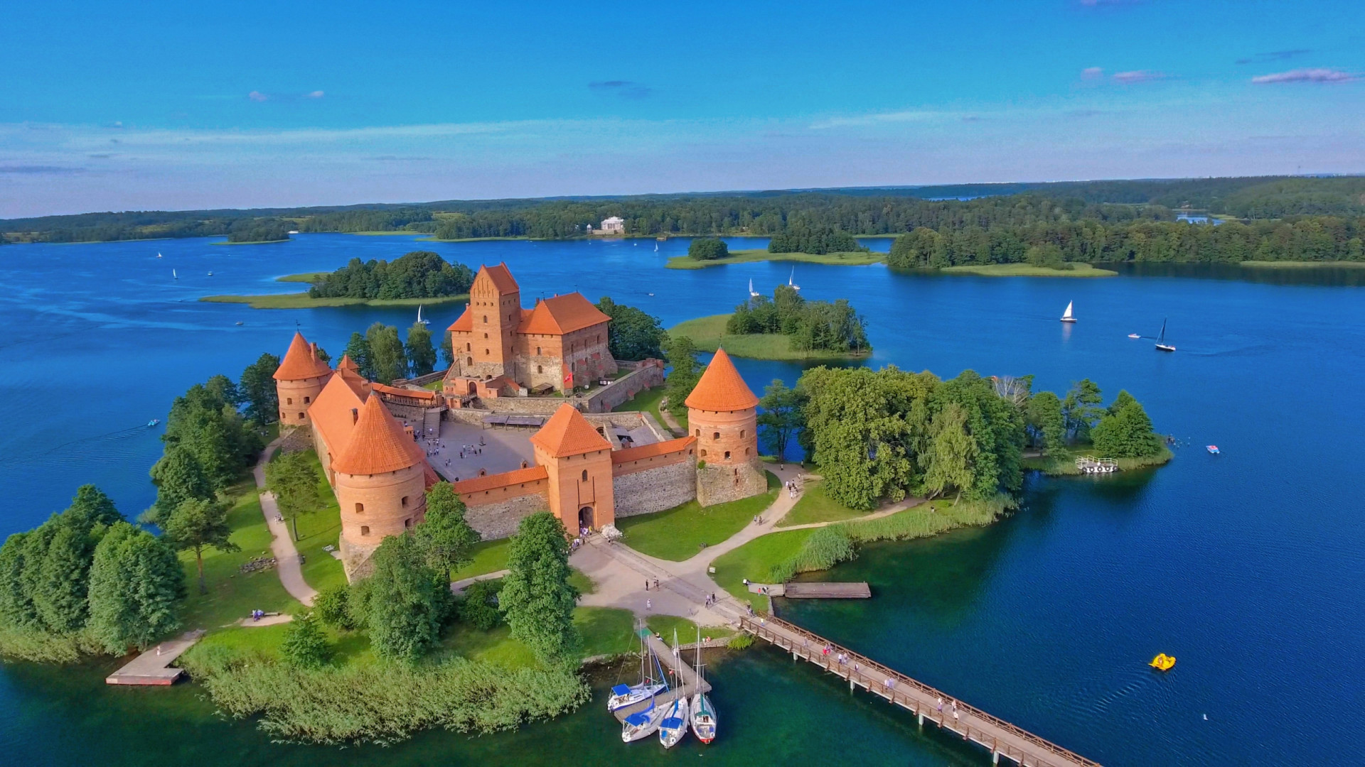 The world’s most beautiful island castles