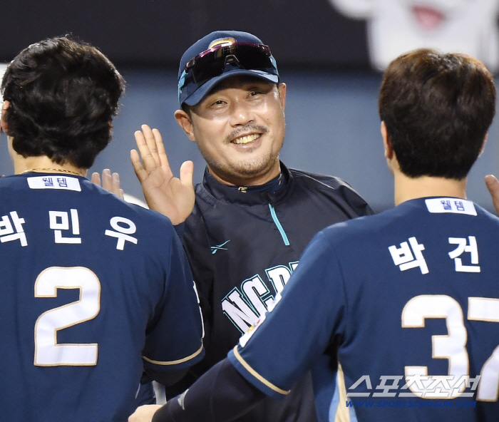 Coach Lee Ho-joon's smile that won the bee baseball game