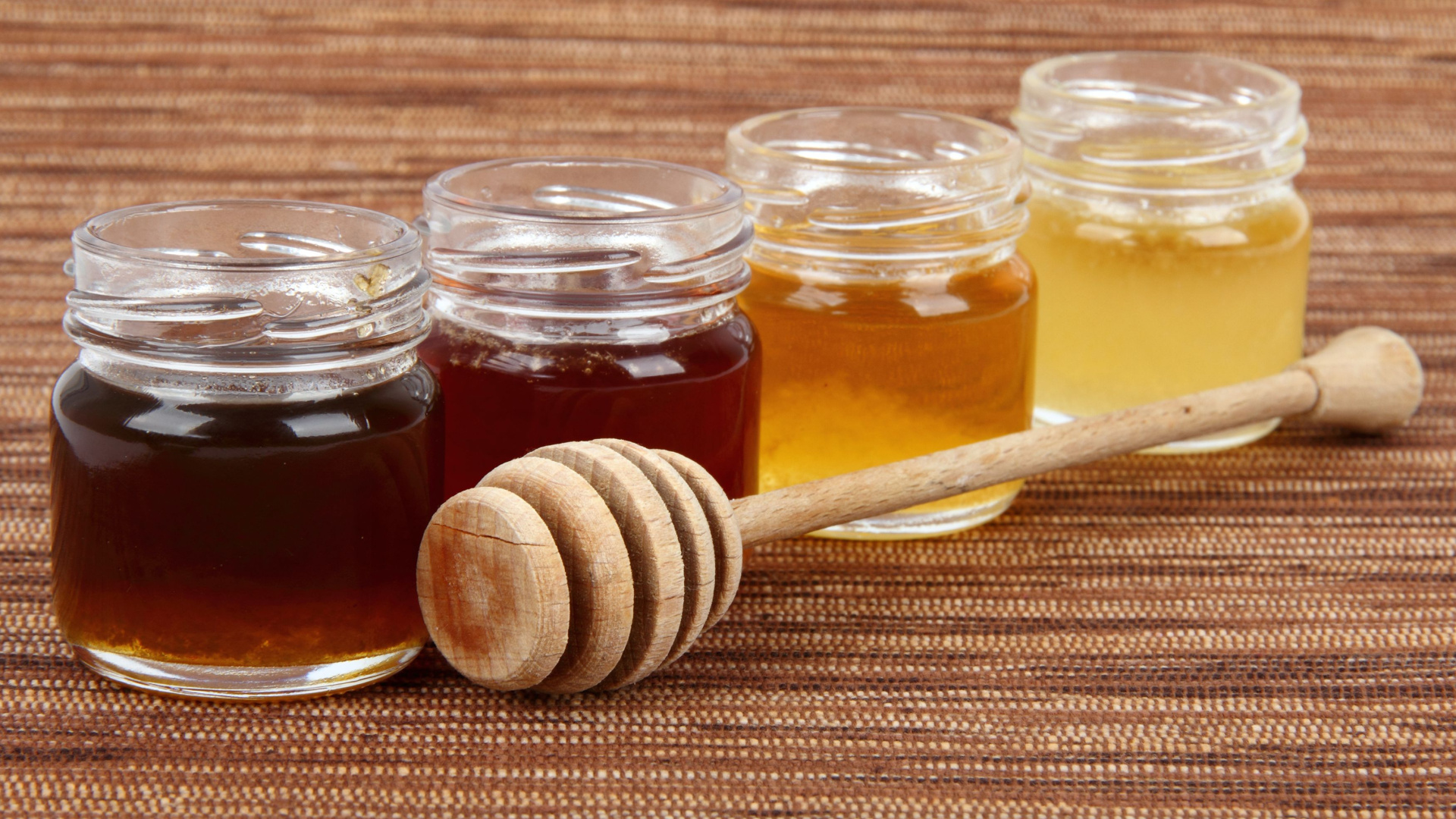What Is The Difference Between Dark And Light Honey?