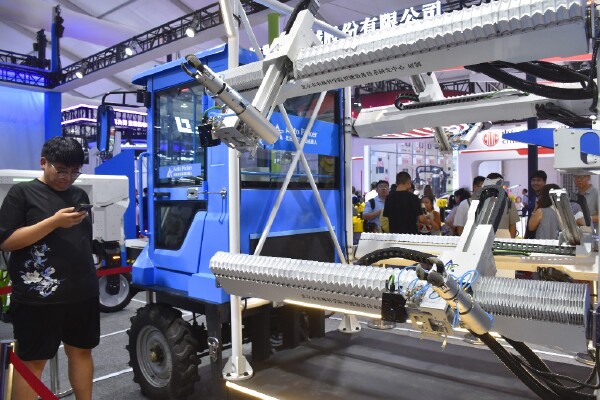 Obama's Russia ambassador gives verdict on Trump peace talks