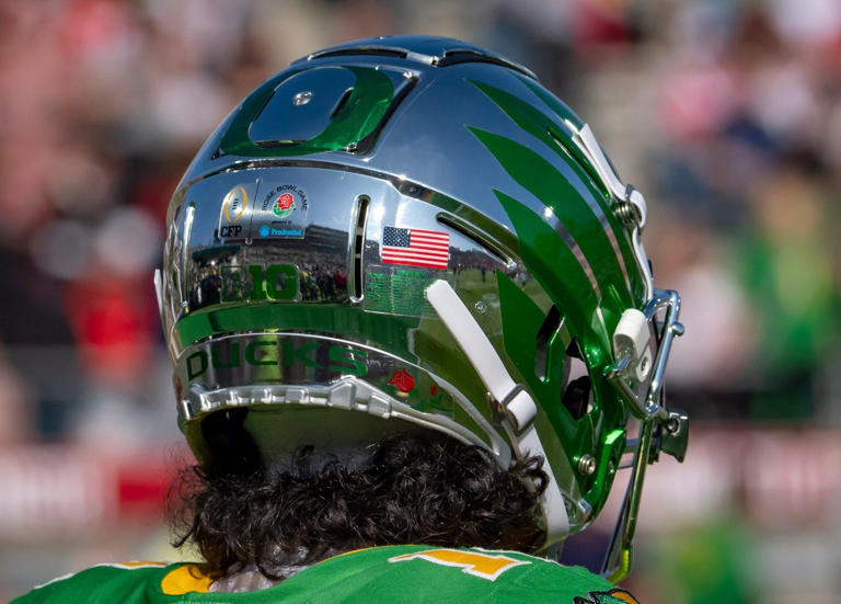 Oregon loses DL Xadavien Sims to Arkansas via transfer portal