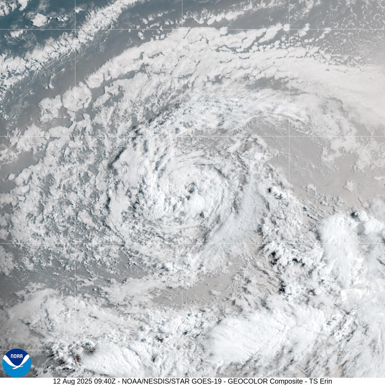 Tropical Storm Erin expected to strengthen into major hurricane: See ...