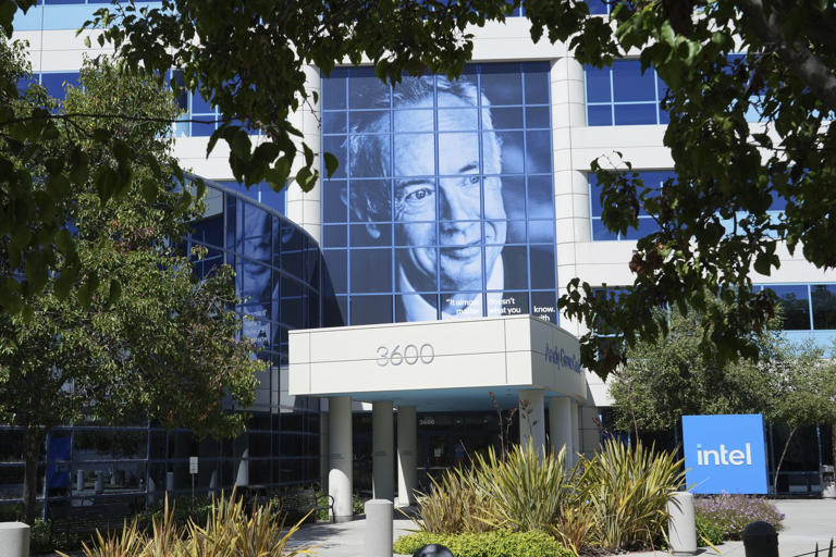 Trump says Intel CEO has an 'amazing story' days after calling for his ...