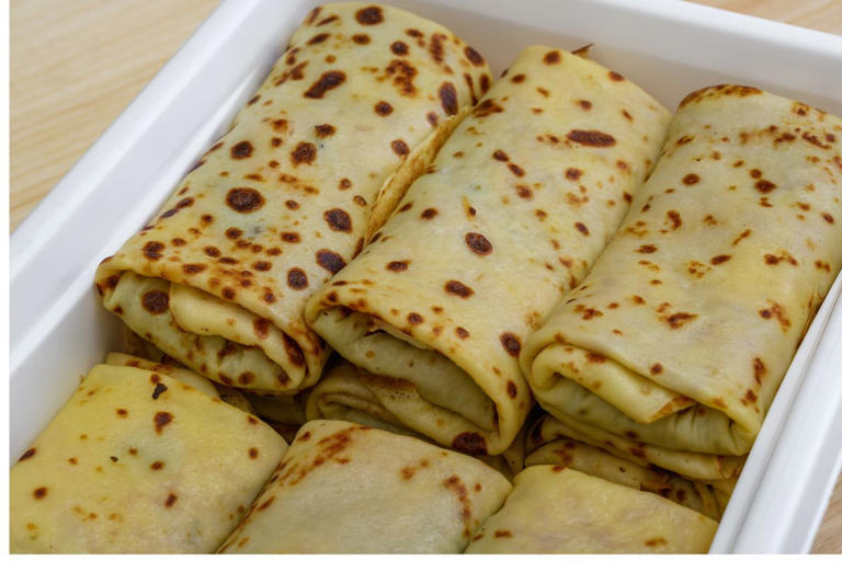 Naleśniki po litewsku są idealne na obiad. Mięsny farsz rozpływa się w ...