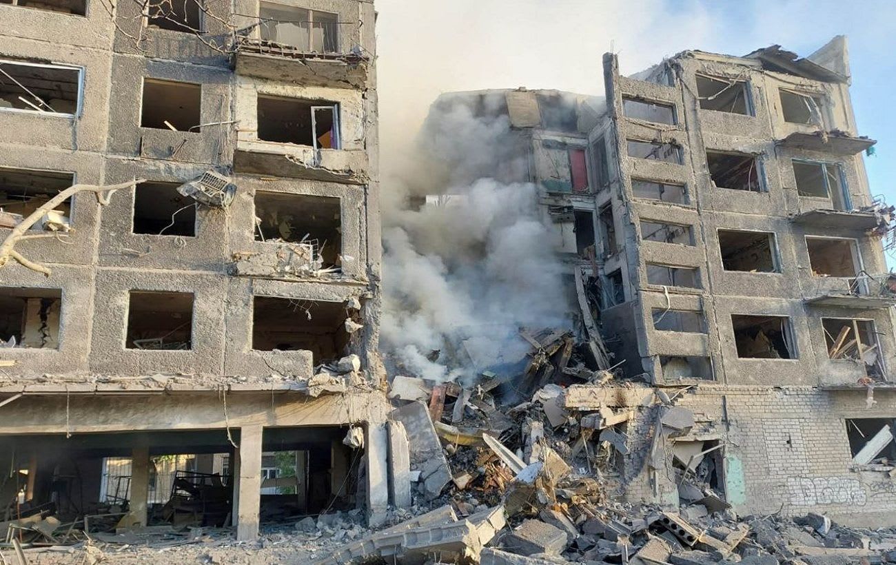 Russia bombs houses in Ukraine's Donetsk region: People killed, child ...