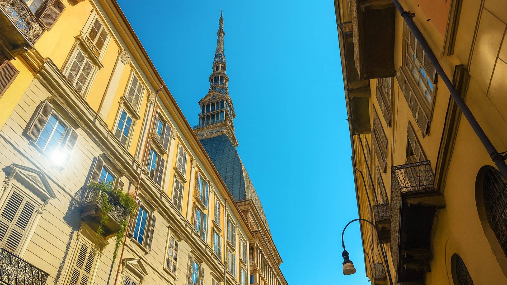 Turin City Walk – Piazza Castello and the Mole Antonelliana in 4K