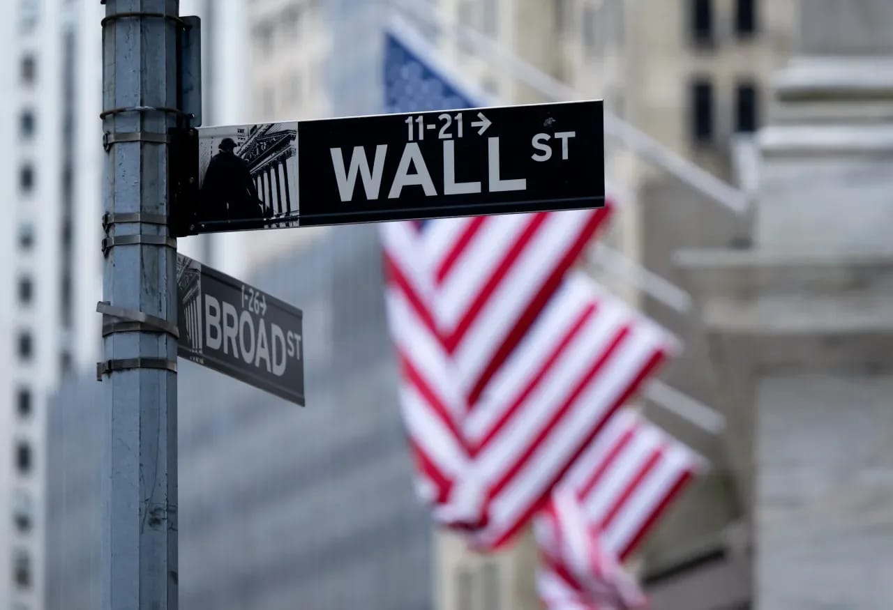 Dow Futures Flat As Wall Street Awaits Inflation Data: INTC, CRWV, CRCL ...