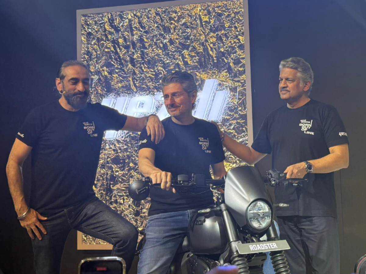 Jawa Yezdi Roadster 2025 launched with customisation options : Check ...