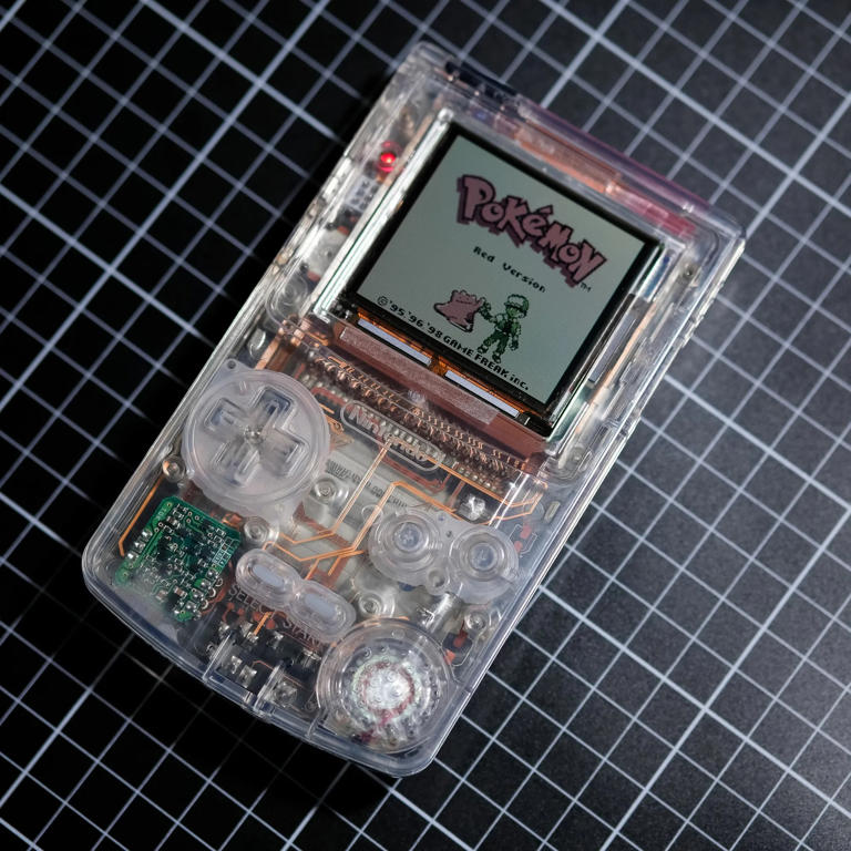Deze custom Game Boy Color heeft een wel heel bijzonder uiterlijk