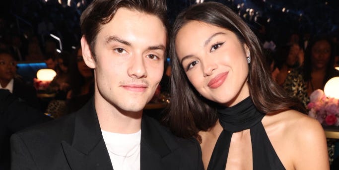 Olivia Rodrigo Sparks Engagement Rumours With Louis Partridge After ...