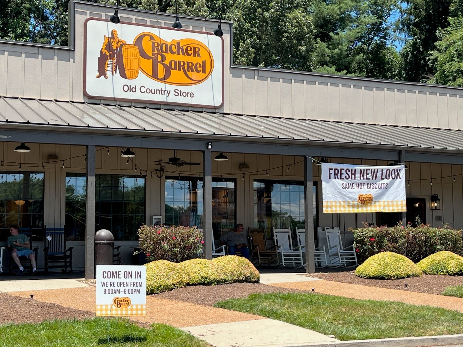 Some Cracker Barrel fans not thrilled with remodeled restaurants ...