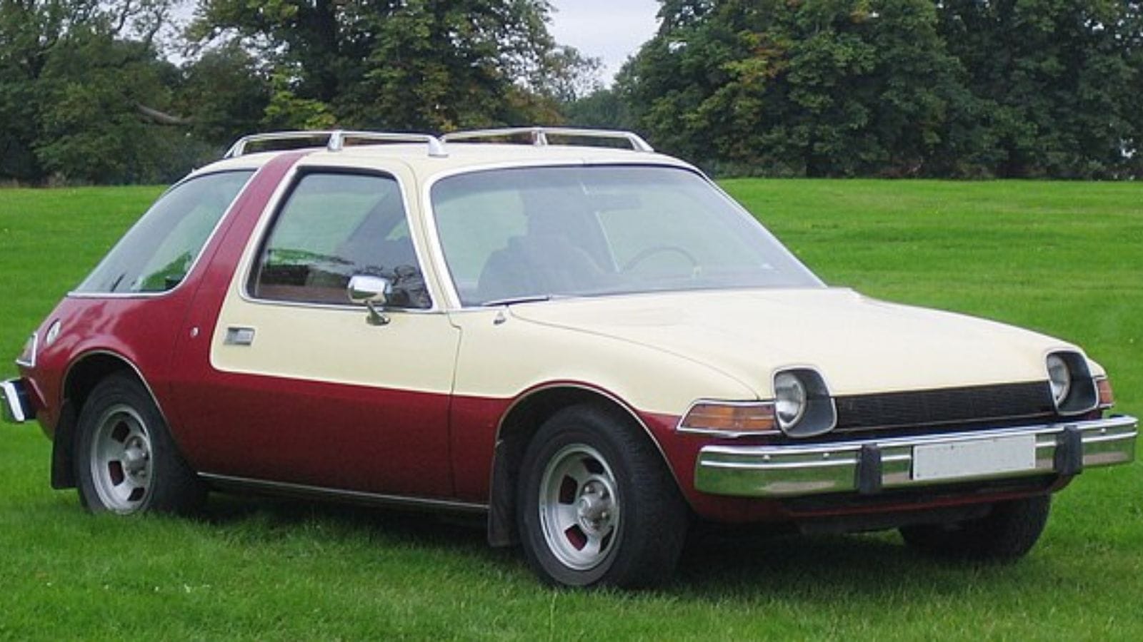 12 Classic Cars That Turned Into Punchlines Instead of Icons
