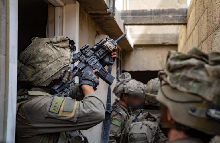 Disguised IDF special forces arrest Palestinian in Gaza's Deir el-Balah