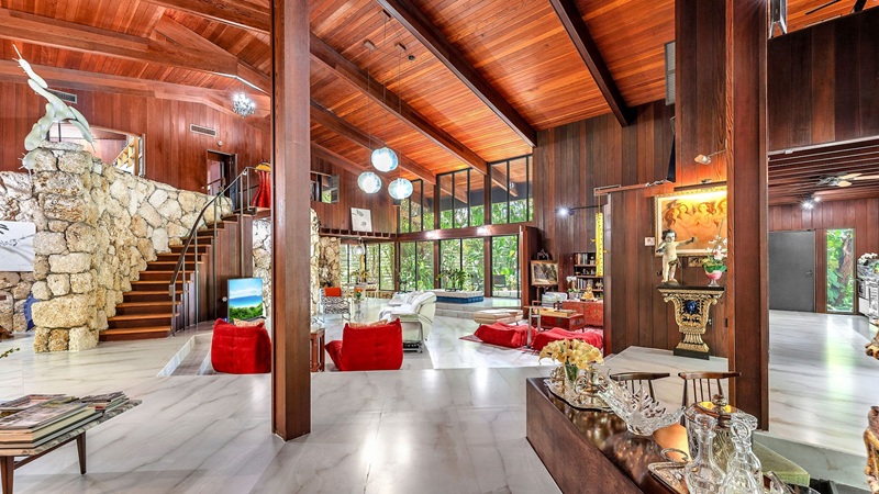 Frank Lloyd Wright meets tropical Miami in this 1970s home