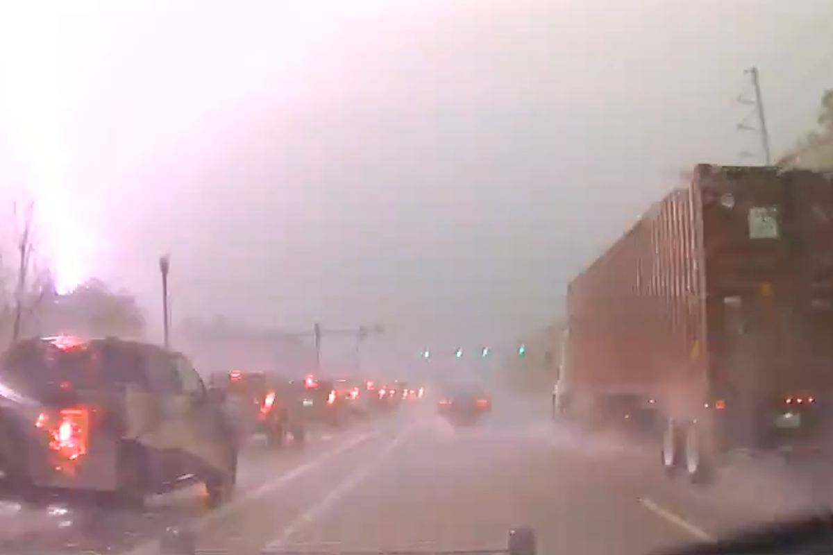 Bolt of lighting hits transformer by busy highway causing huge fireball ...