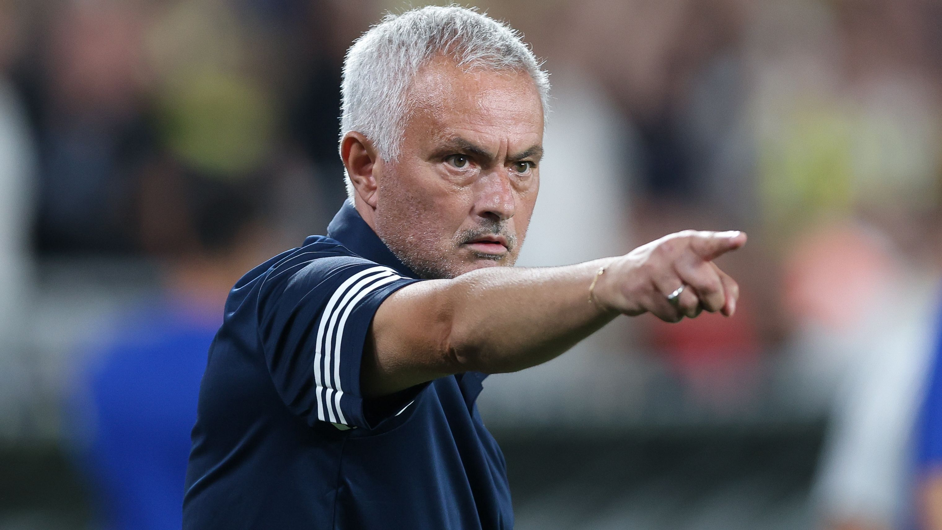 Jose Mourinho teaches Robin van Persie a lesson! Fenerbahce overturn ...