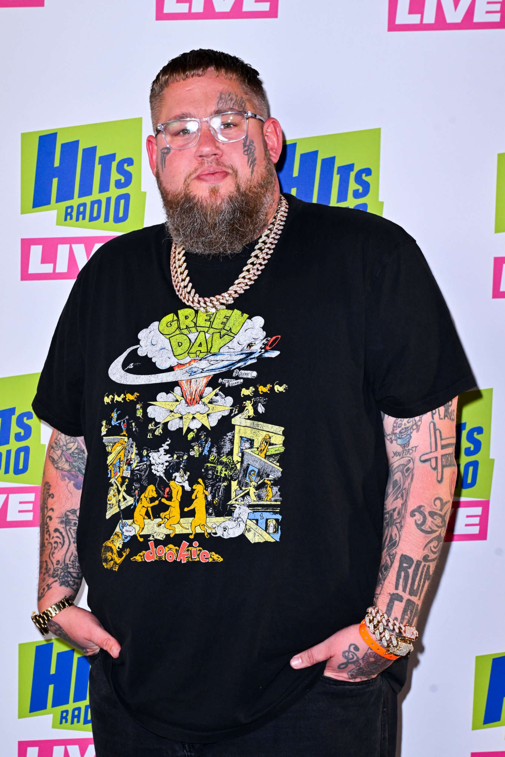 British singer cancels show after falling ill on tour