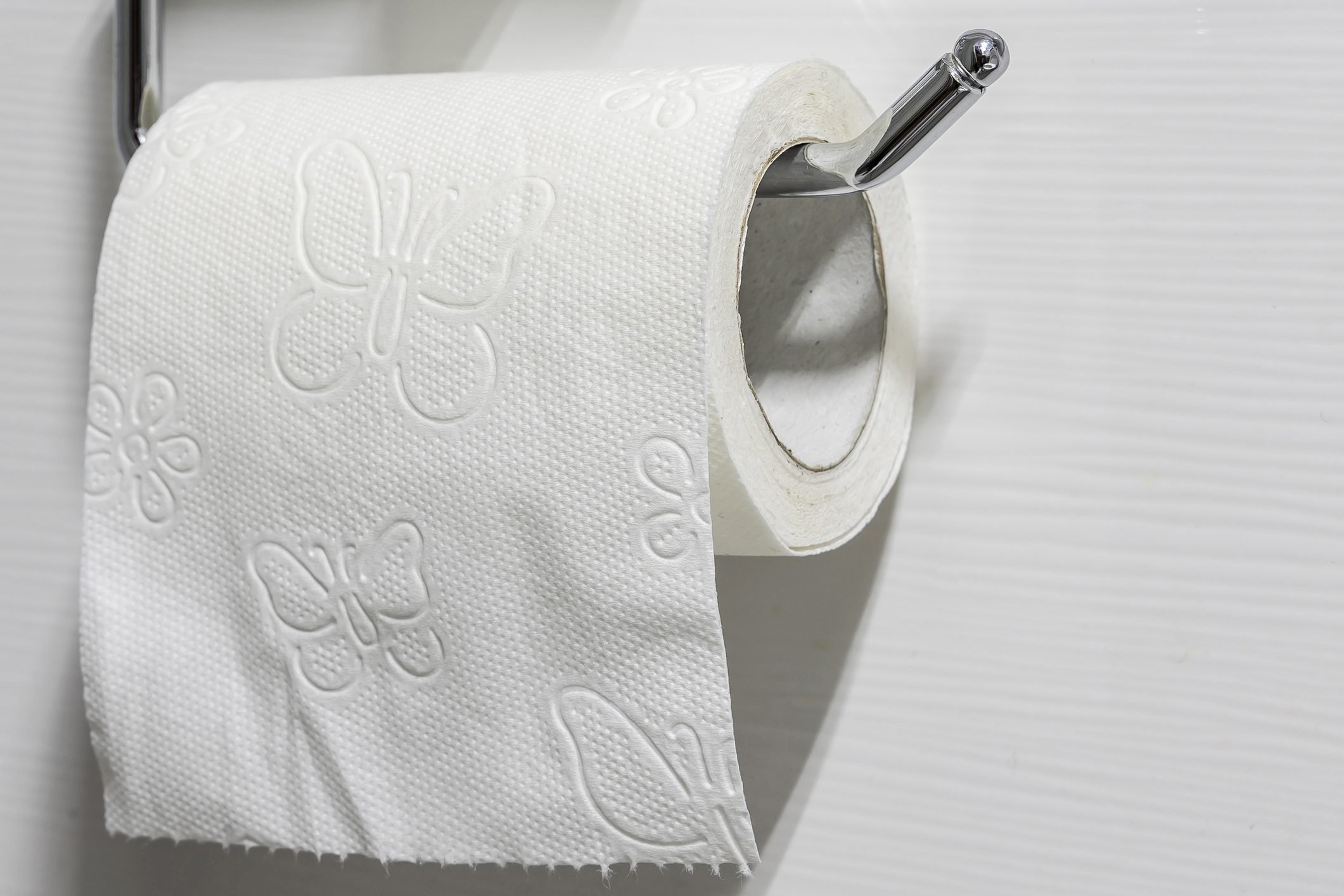 If You Have To Keep Wiping After You Poop, Here’s What It Means, Says a ...