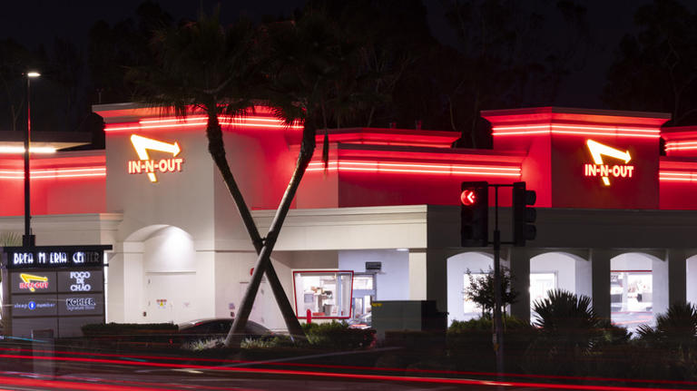 10 Facts About In-N-Out's Burger Only A Fanatic Would Know