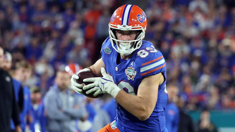 Gators Hansen Named to John Mackey Preseason Award Watch List