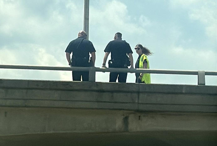 Potential jumper talked down from overpass