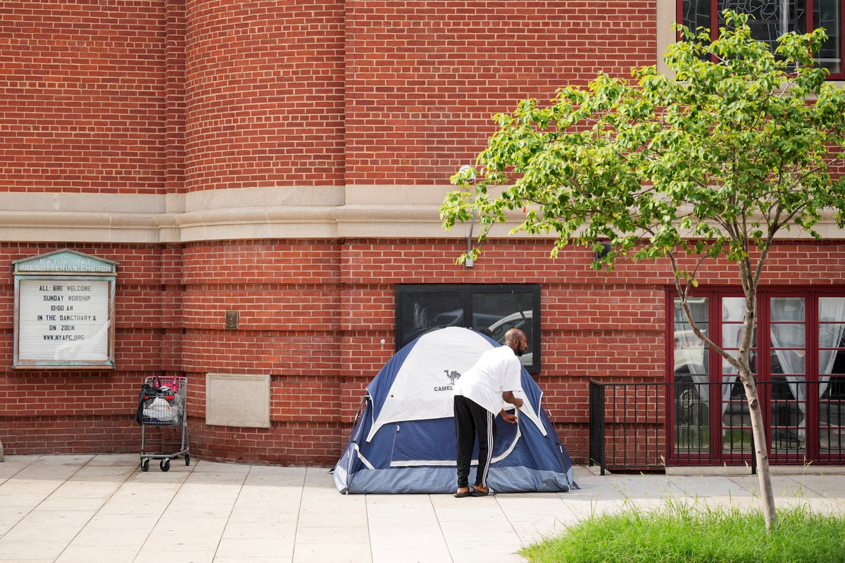 White House says homeless people in DC will be forced into shelters or ...