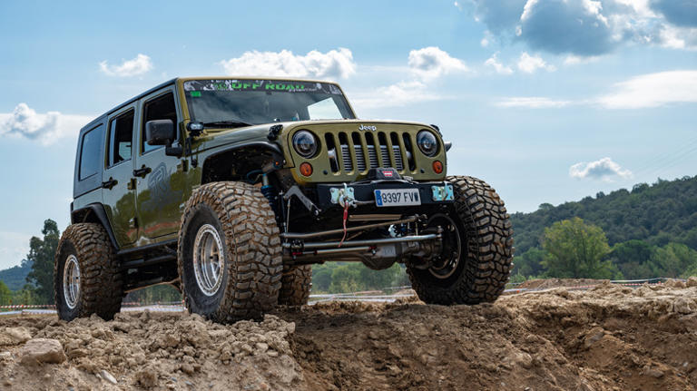 5 Reasons Why You're Seeing More Jeeps Without A Tire On The Back