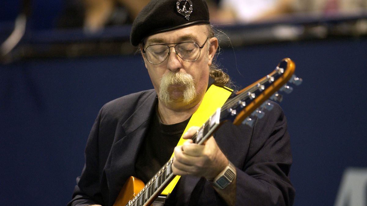 Jeff “Skunk” Baxter on the cheap $35 guitar that ended up becoming a ...