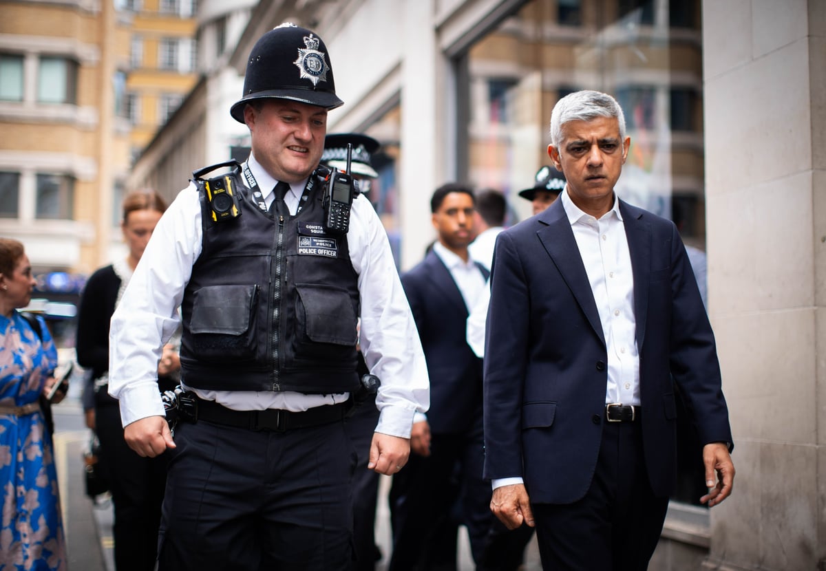 Violent crime plunges 13% in London as capital's homicide rate less ...