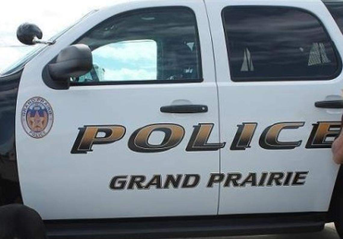 Grand Prairie middle school teacher faces student grooming charges